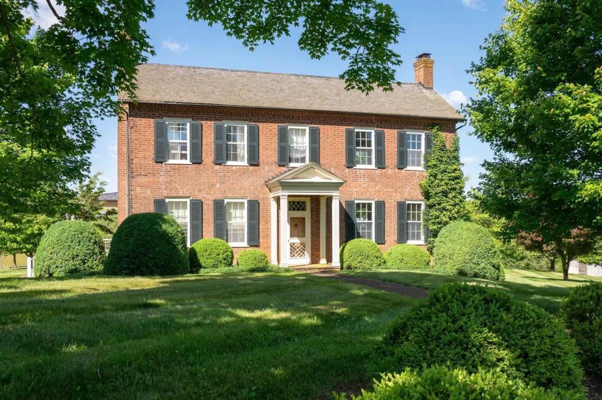 Level Loop, circa 1819, 145 Acres, Raphine, VA